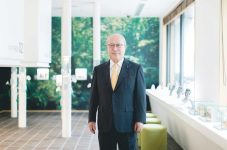 【300年のお香の伝統を受け継ぐ】畑 正高社長｜会ってみたい京都人 | TORJA