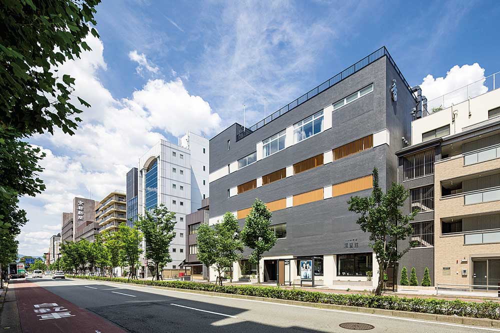 【300年のお香の伝統を受け継ぐ】畑 正高社長｜会ってみたい京都人 | TORJA